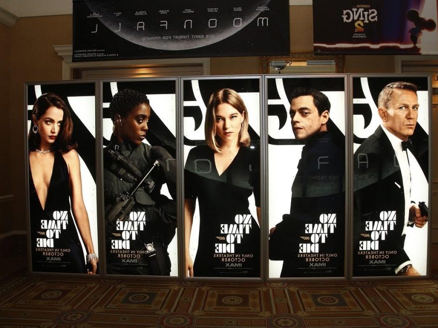 Daniel Craig Shows Emotions On and Off Screen in New James Bond Movie ...